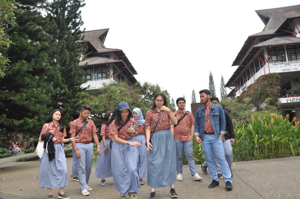 Kunjungan SMA LabSchool Kebayoran Baru – Fakultas Teknik Sipil dan ...